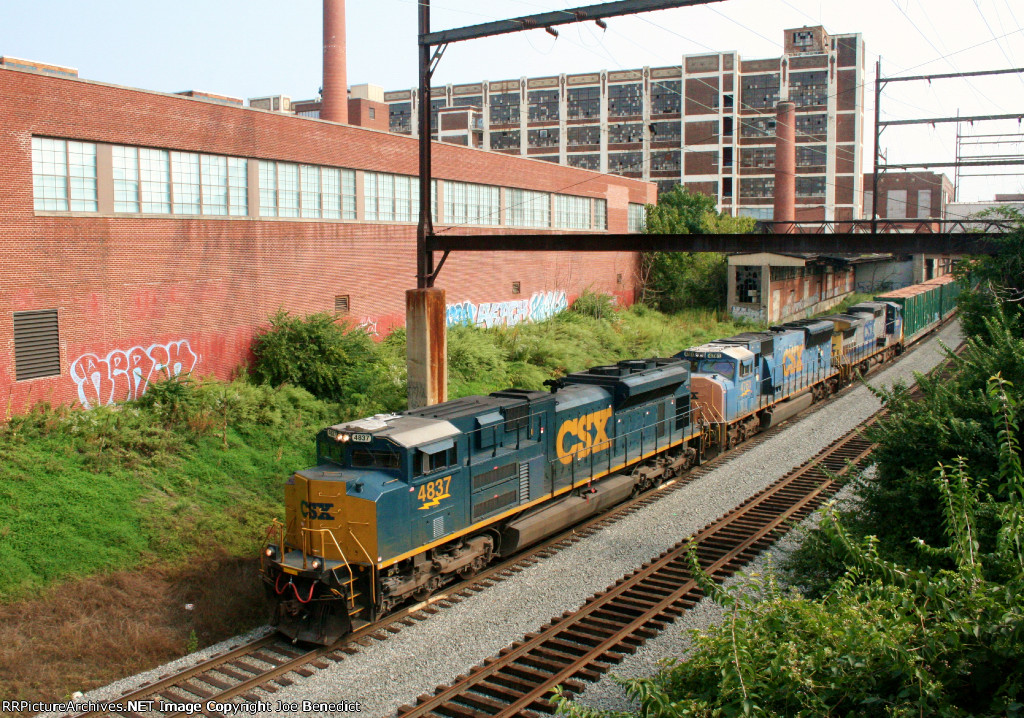 CSX 4837 on Q703